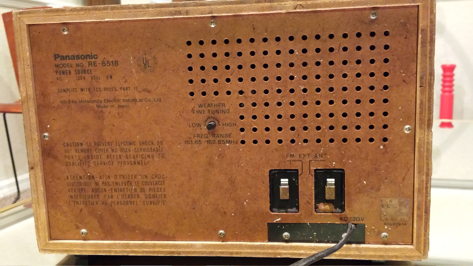 Panasonic RE-6518 Wood Grain Table Top Radio - Turns on - Only Static ...