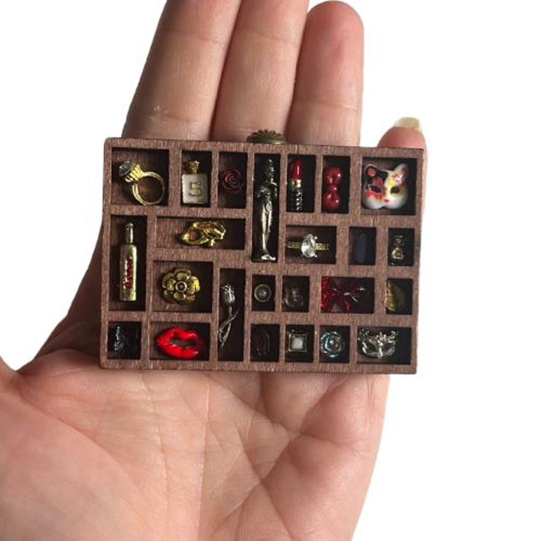 THE GLAMOROUS TRAY Curated Collection of All Things Glitzy | Version 1 ...