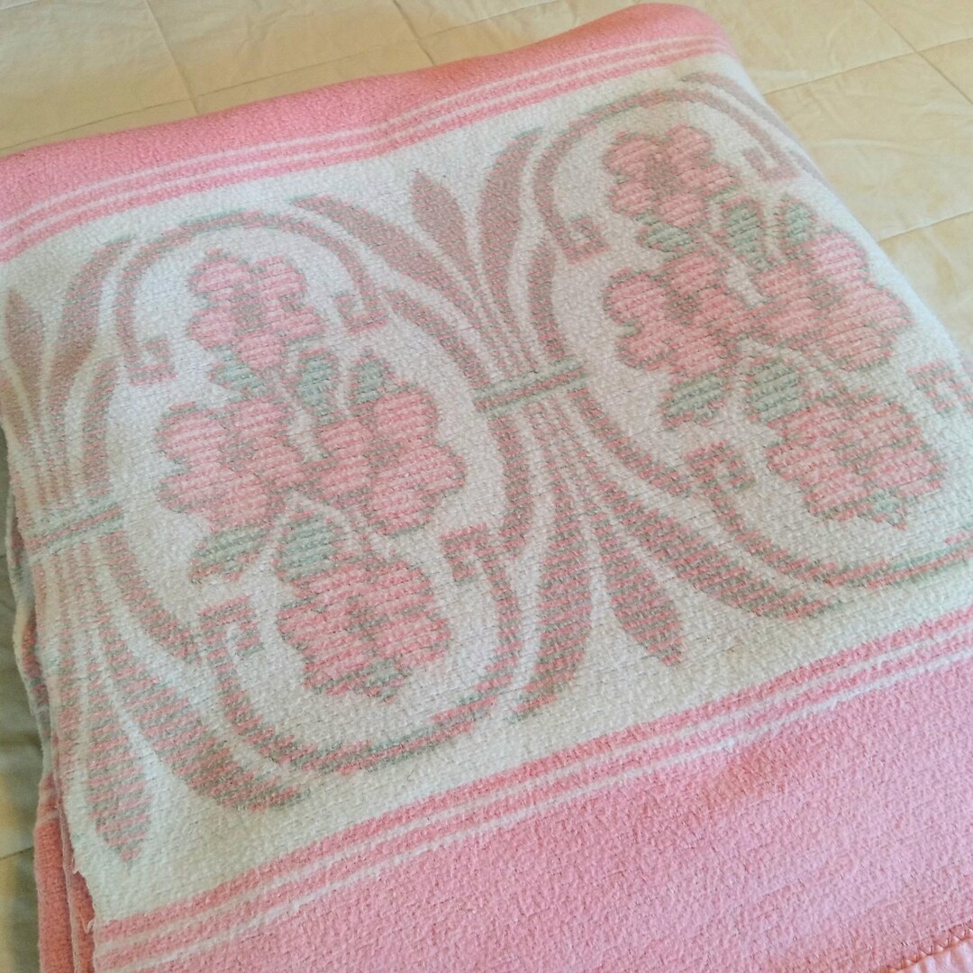 1940s Pink Floral Border With Satin Trim Blanket / Vintage 40s Flannel ...