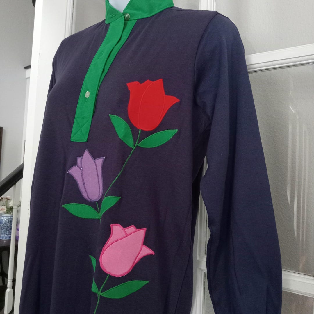 Vintage CANDY WRAPPERS Full Length Lounge Nightgown Tulips Appliques on ...