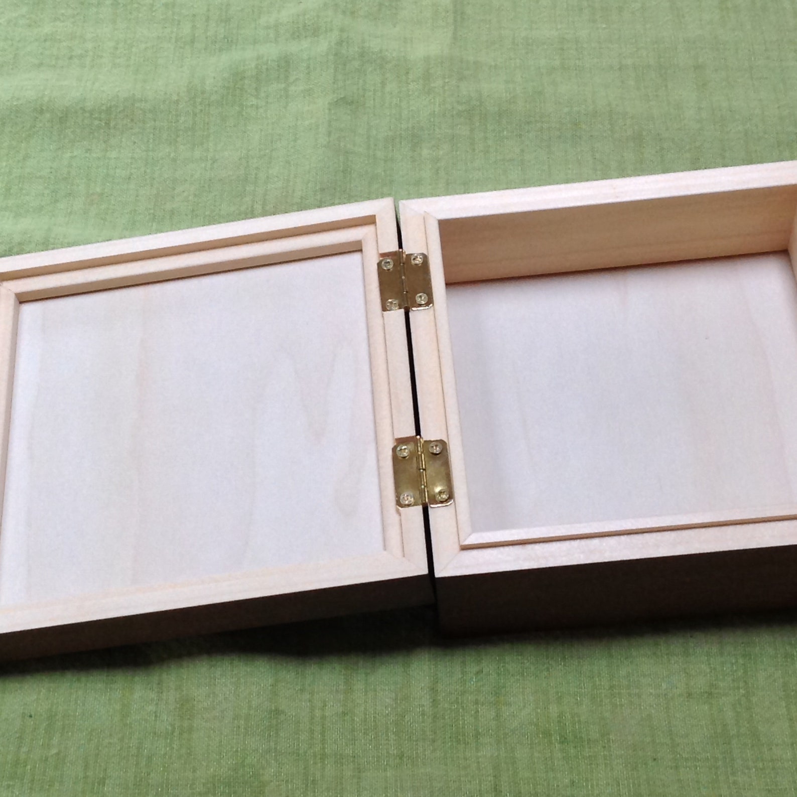 Tile Topped Box, Small Treasure Box, Med and Lime Green on White Leaf ...