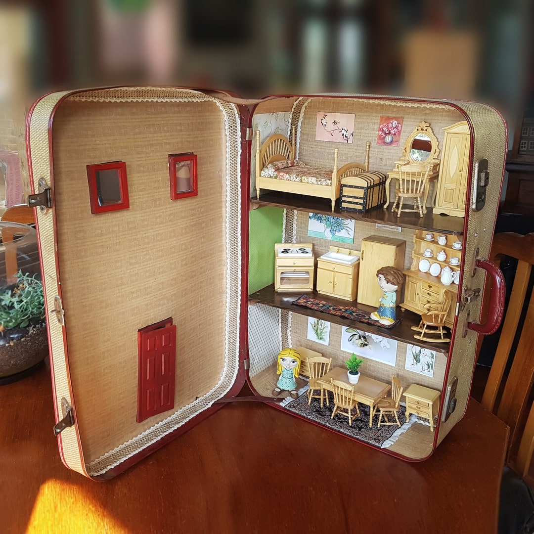 Suitcase Dollhouse: Upcycled Unique Dollhouse in a Vintage Suitcase - Etsy