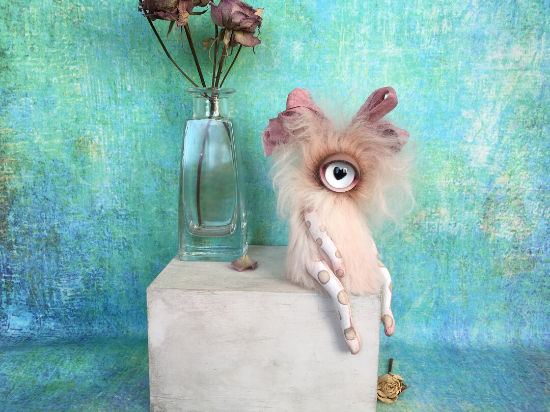 White Mini Cyclops With Fluffy Hairstyle_made-to-order! - Etsy
