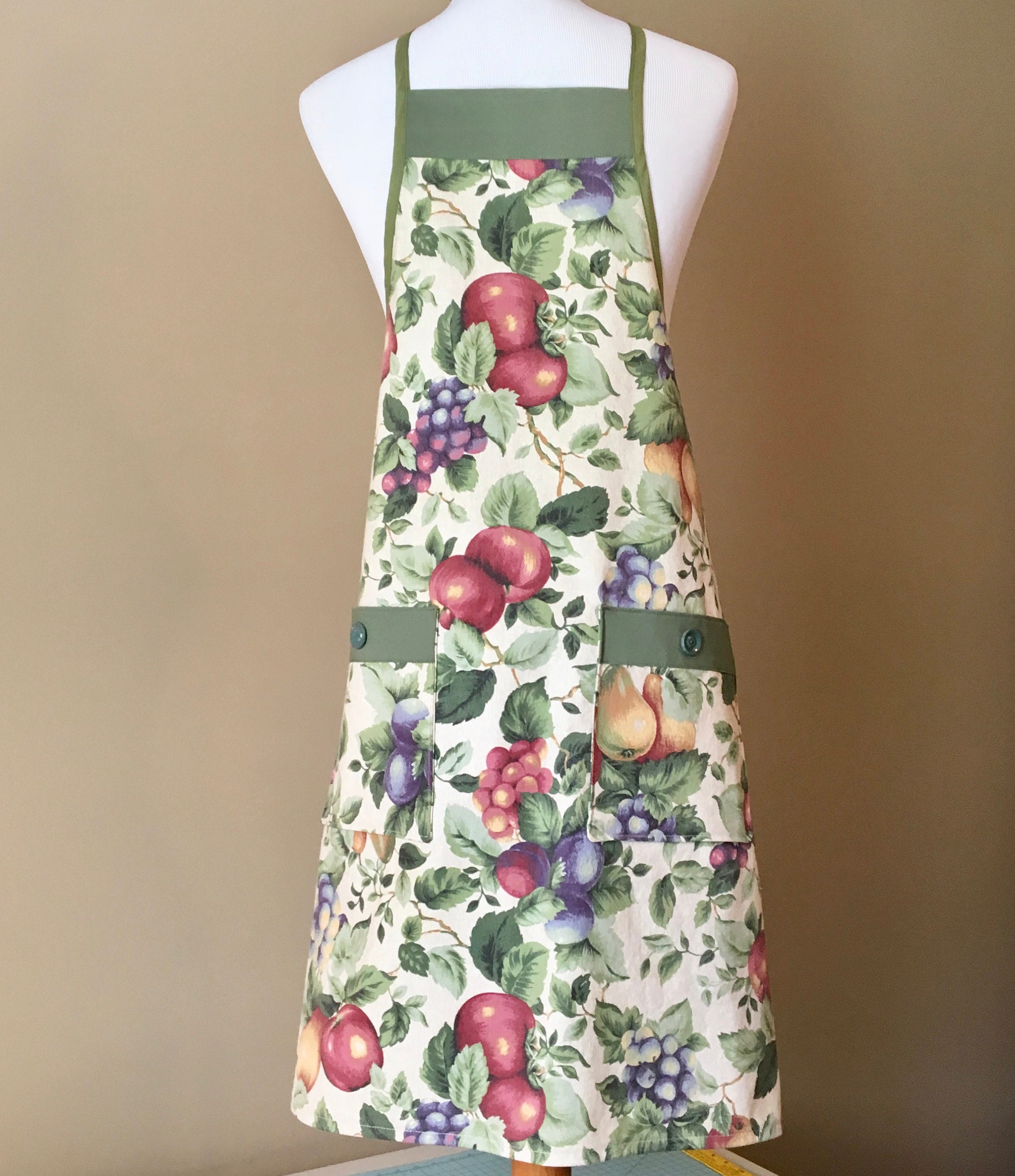 Fruit Print Apron with Green Accents / Aprons for Women