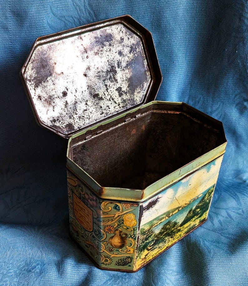 Huntley & Palmer's Biscuits Hinged Tin. English. Guernsey Coast. 1940's ...