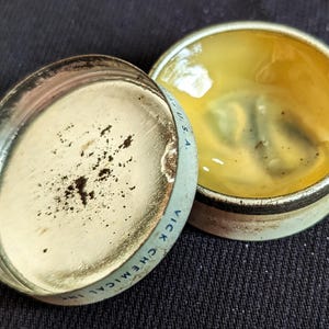 Vicks Vaporub Small Round Tin. Mother & Child Vintage Graphics. 1950's ...