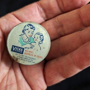 Vicks Vaporub Small Round Tin. Mother & Child Vintage Graphics. 1950's ...