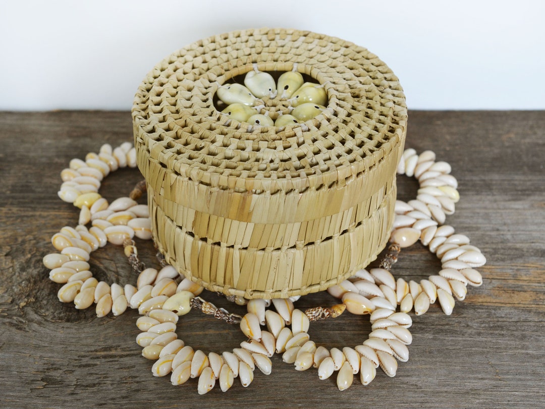 Vintage Wicker Small Basket, Cowrie Shell Decoration on Lid, Trinket ...