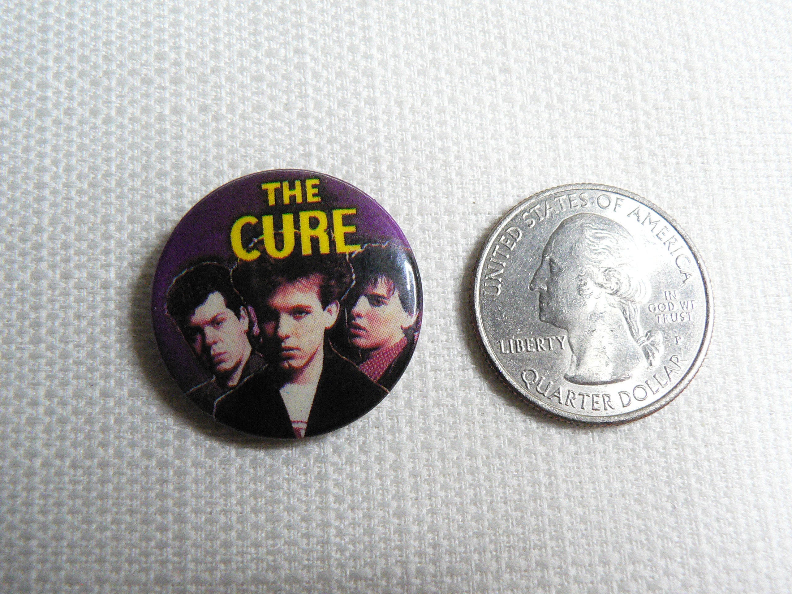 ROBERT SMITH THE CURE 1980S INSPIRED BUTTON PIN BADGE ￡0.99 ...