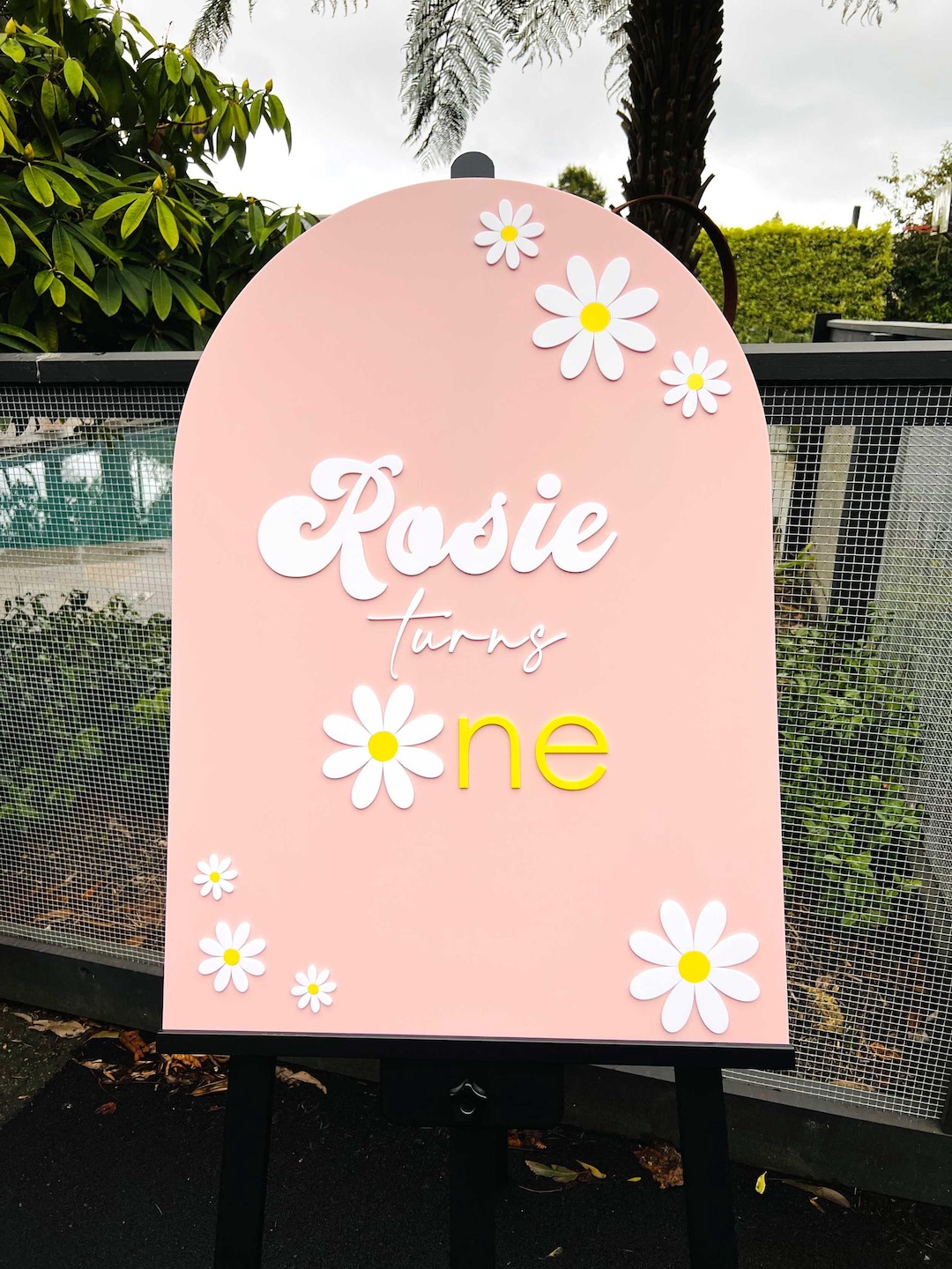 Personalised Daisy Arch - Birthday Custom Sign With Name & Colour ...