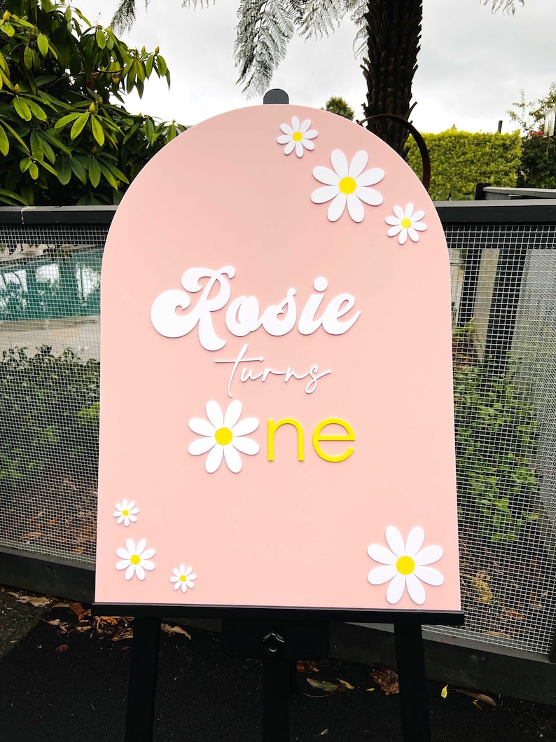 Personalised Daisy Arch - Birthday Custom Sign With Name & Colour ...
