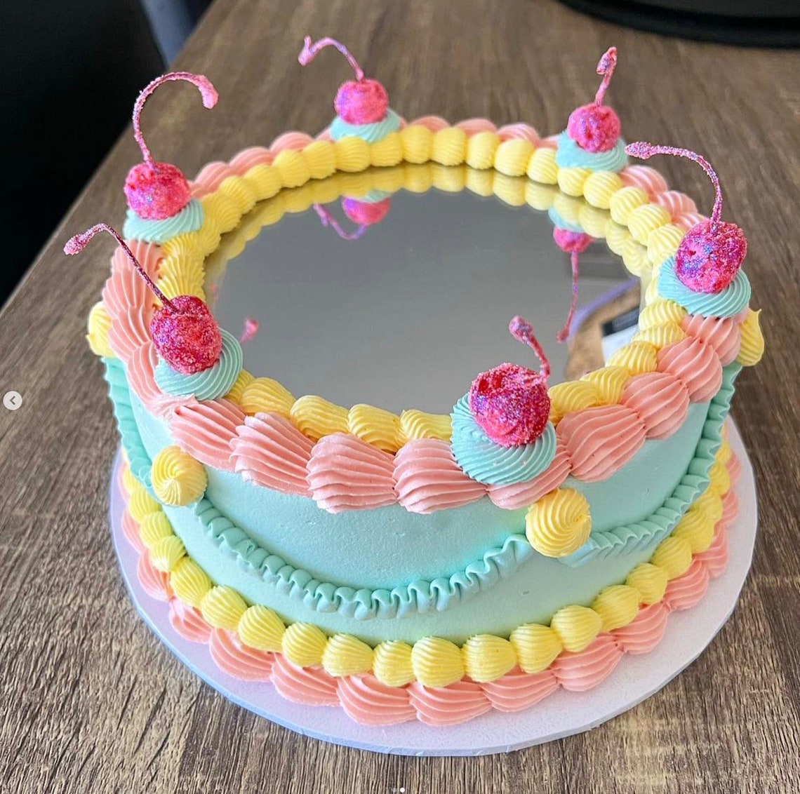 Selfie Mirror Cake Topper Round - Add Fun and Style to Your Celebration ...