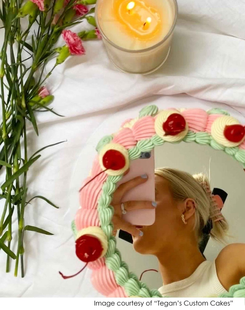 Selfie Mirror Cake Topper Round - Add Fun and Style to Your Celebration ...
