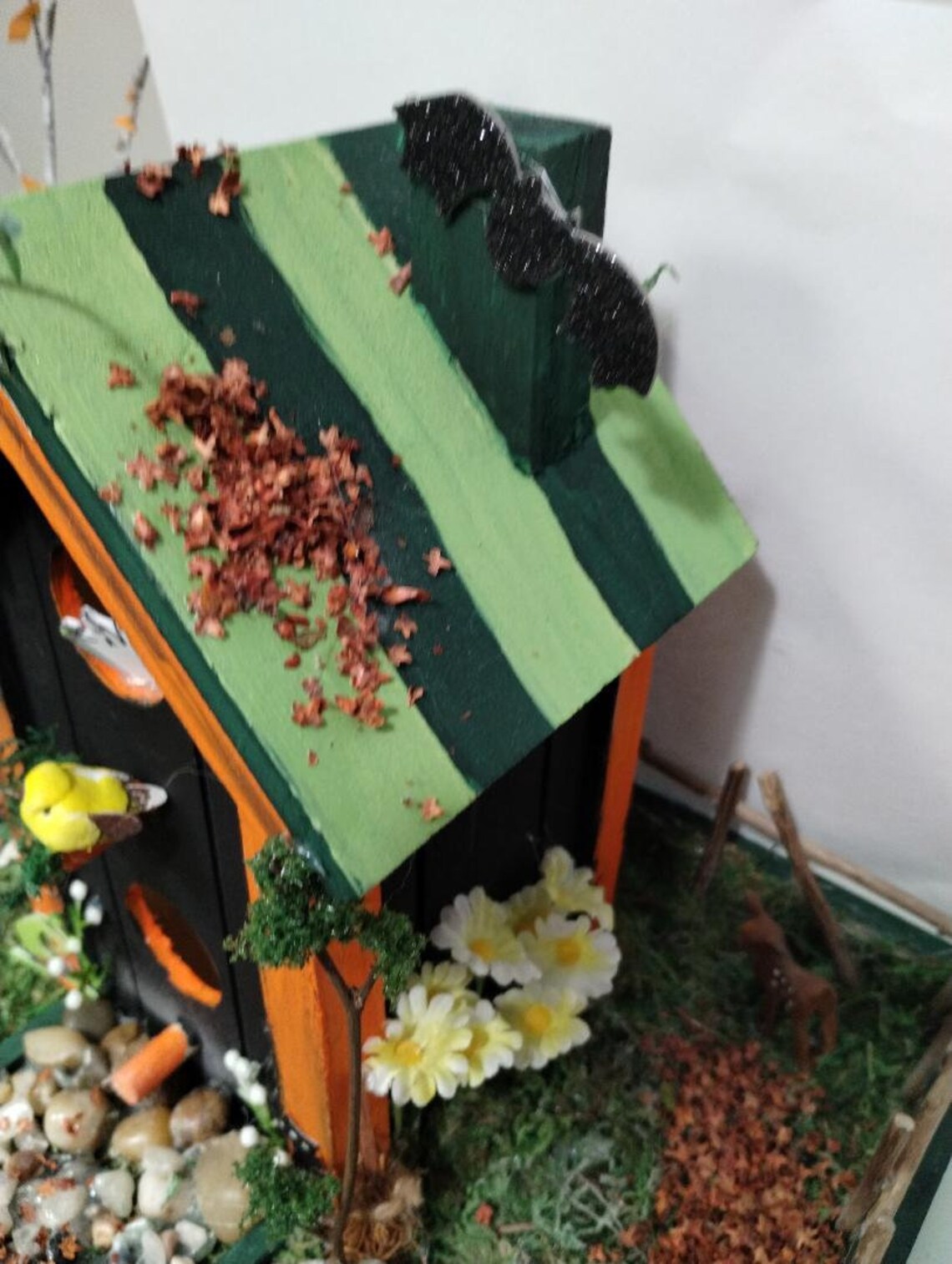 Spooky Haunted Shack, Halloween, Ghosts, Autumn Leaves, Trick or Treat ...