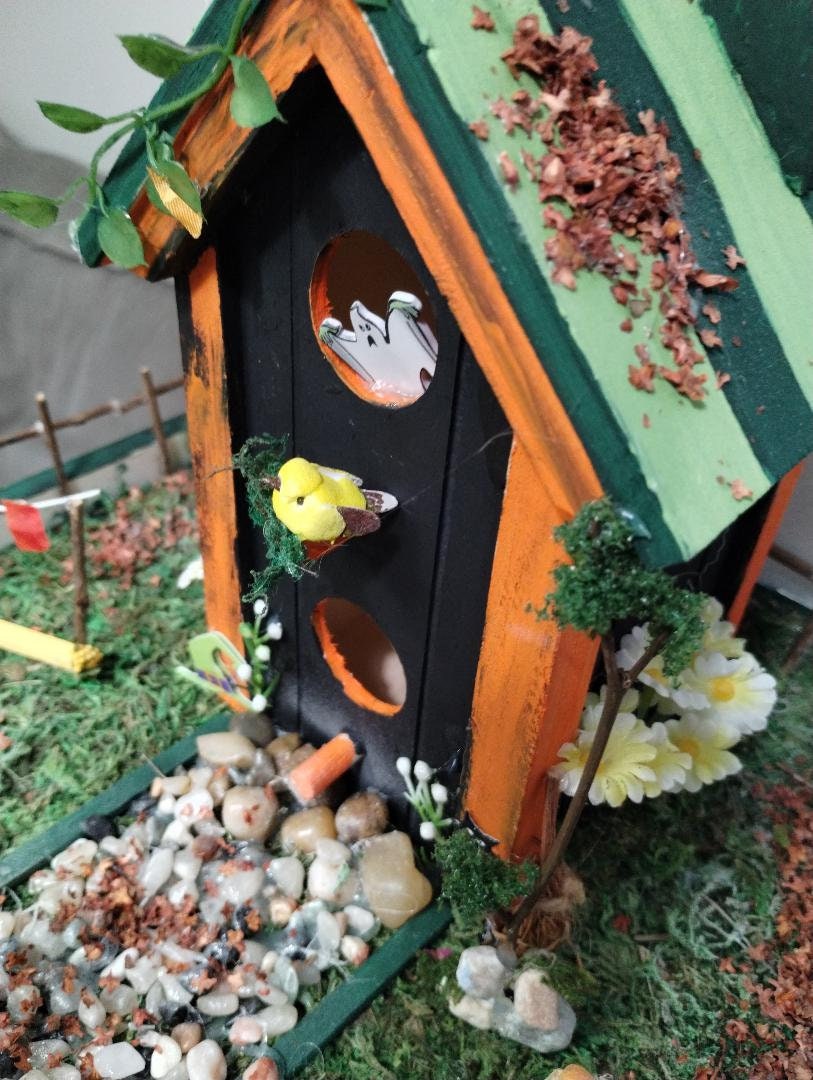 Spooky Haunted Shack, Halloween, Ghosts, Autumn Leaves, Trick or Treat ...