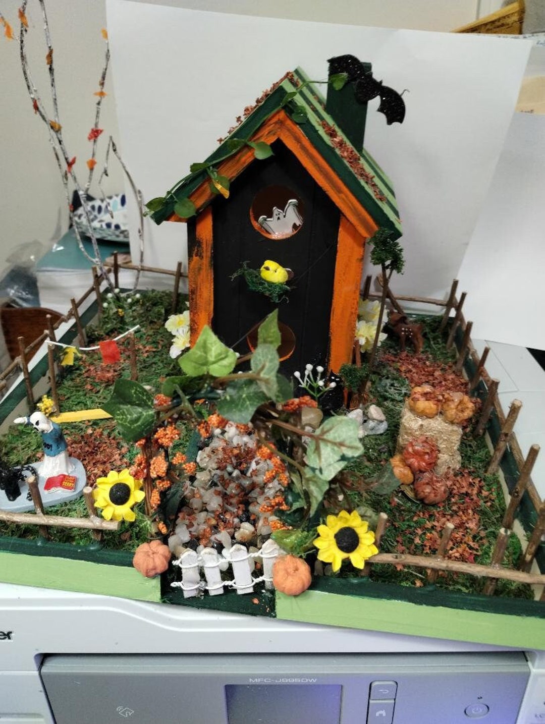 Spooky Haunted Shack, Halloween, Ghosts, Autumn Leaves, Trick or Treat ...