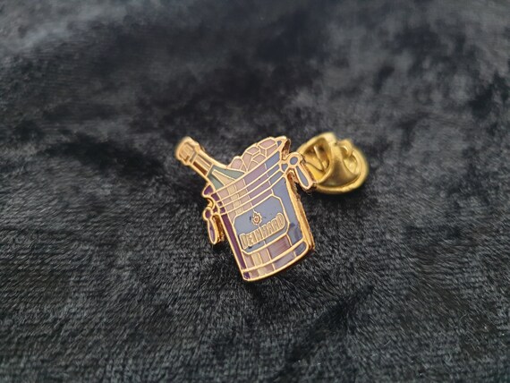 Champagne pin, ice bucket with champagne bottle, vint… - Gem