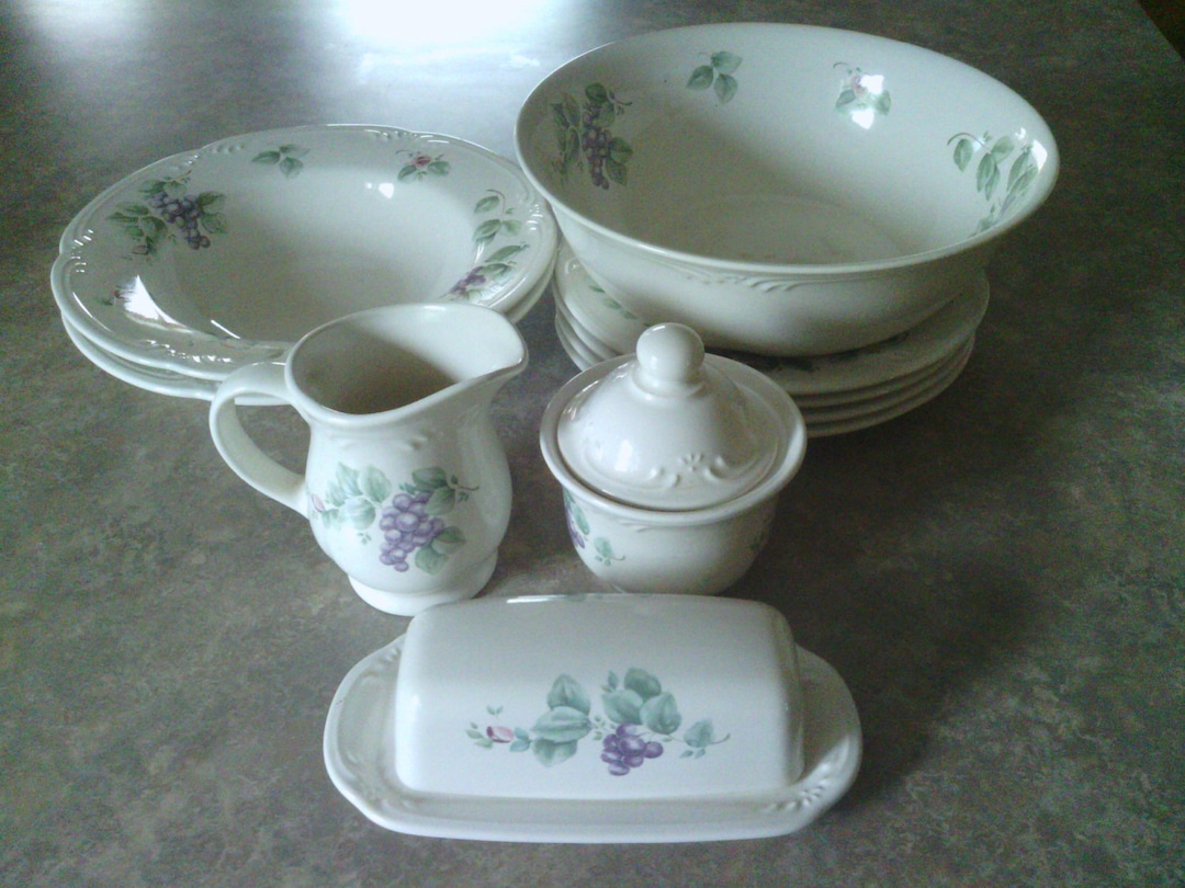 Very Nice 10 Piece Grape Vine Pattern Dishware Set, Pfaltzgraff. - Etsy
