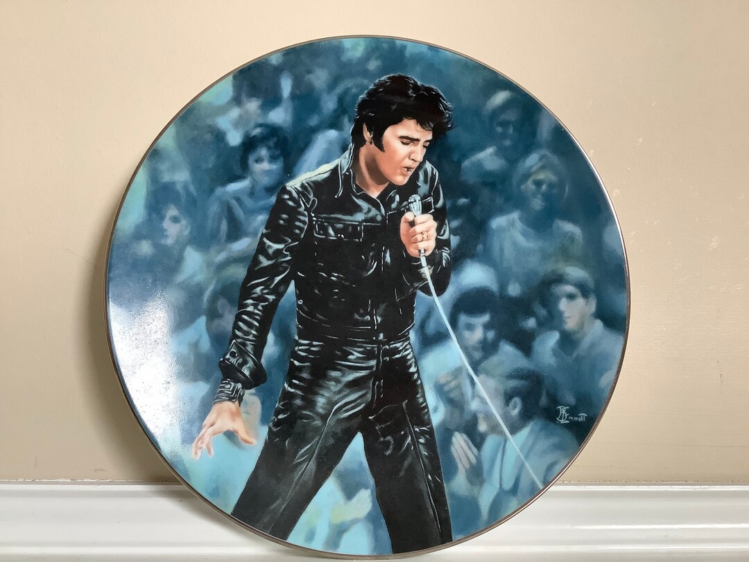 Elvis at the Gates of Graceland Delphi Plate “looking at a Legend ...
