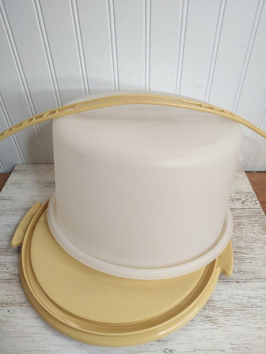 TUPPERWARE Sheer Lid Round Cake Taker With Pie Holder ~ Traveling Cakes ...