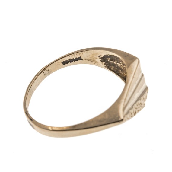 Retro Elegance - Vintage 10K Gold Fan Ring - Gem
