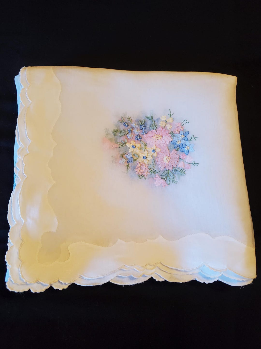 Large White Cotton Tablecloth With Appliqued Flowers, 44 X 48 In ...