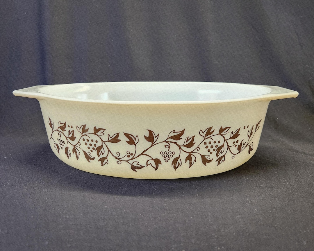 Vintage Pyrex Casserole "golden Grapes", 2 1/2 Quart, Golden Grapes ...
