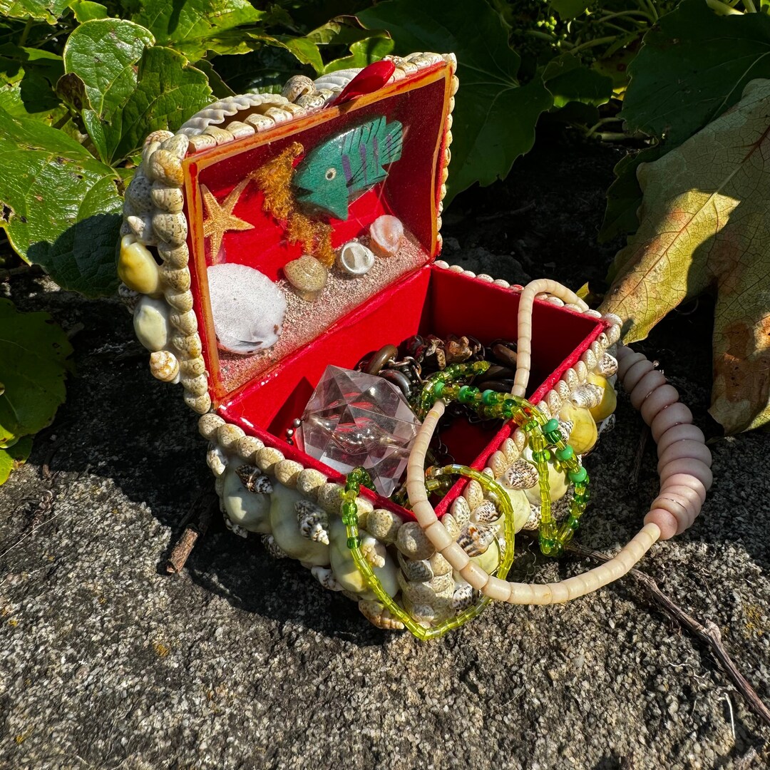 Shell Box With Vintage Jewelry, Jewelry Box Treasure Chest Shell Box ...