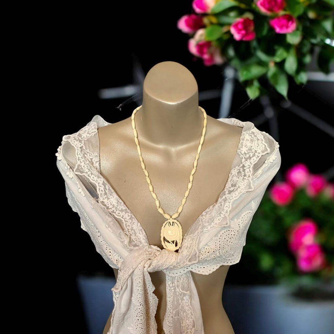 Vintage Bone Rose Necklace, Vintage Hand-carved Necklace, Bone Jewelry ...