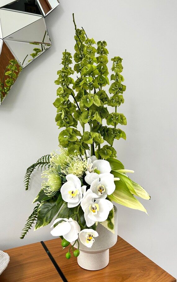 Contemporary Green Floral Arrangements Teleflora's Modern Chic Bouquet