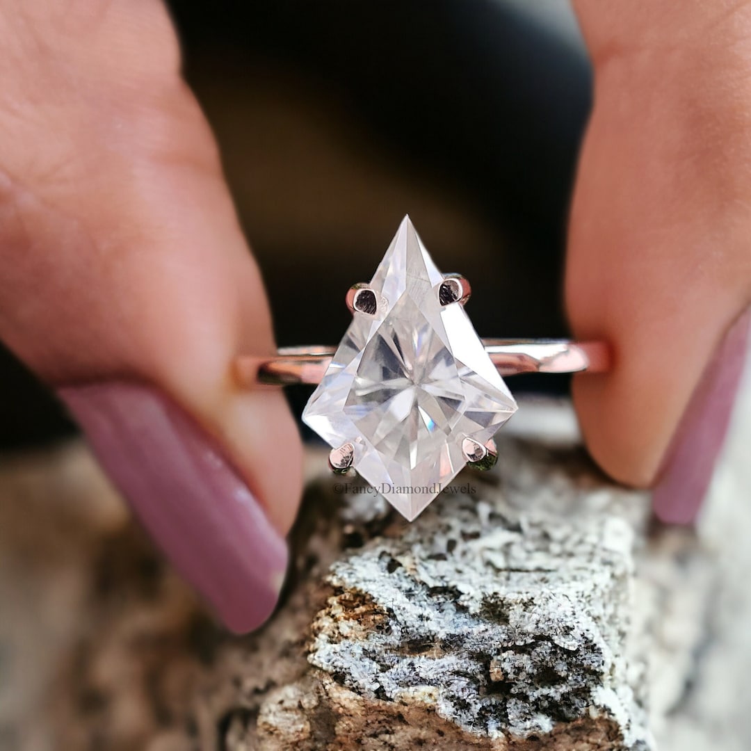 2.35 CT Kite Shape Colorless Moissanite Ring Antique Shape Tab Prong ...