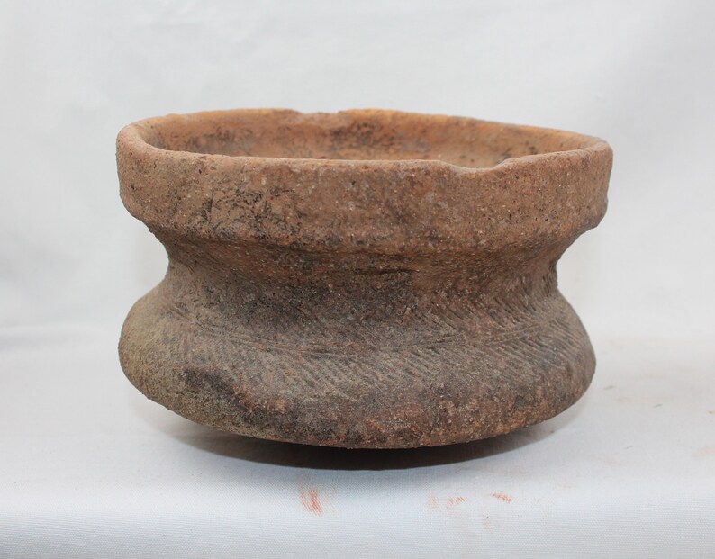 Antique Pottery : Historic Red Pottery Pot With Lid From the Ayutthaya ...