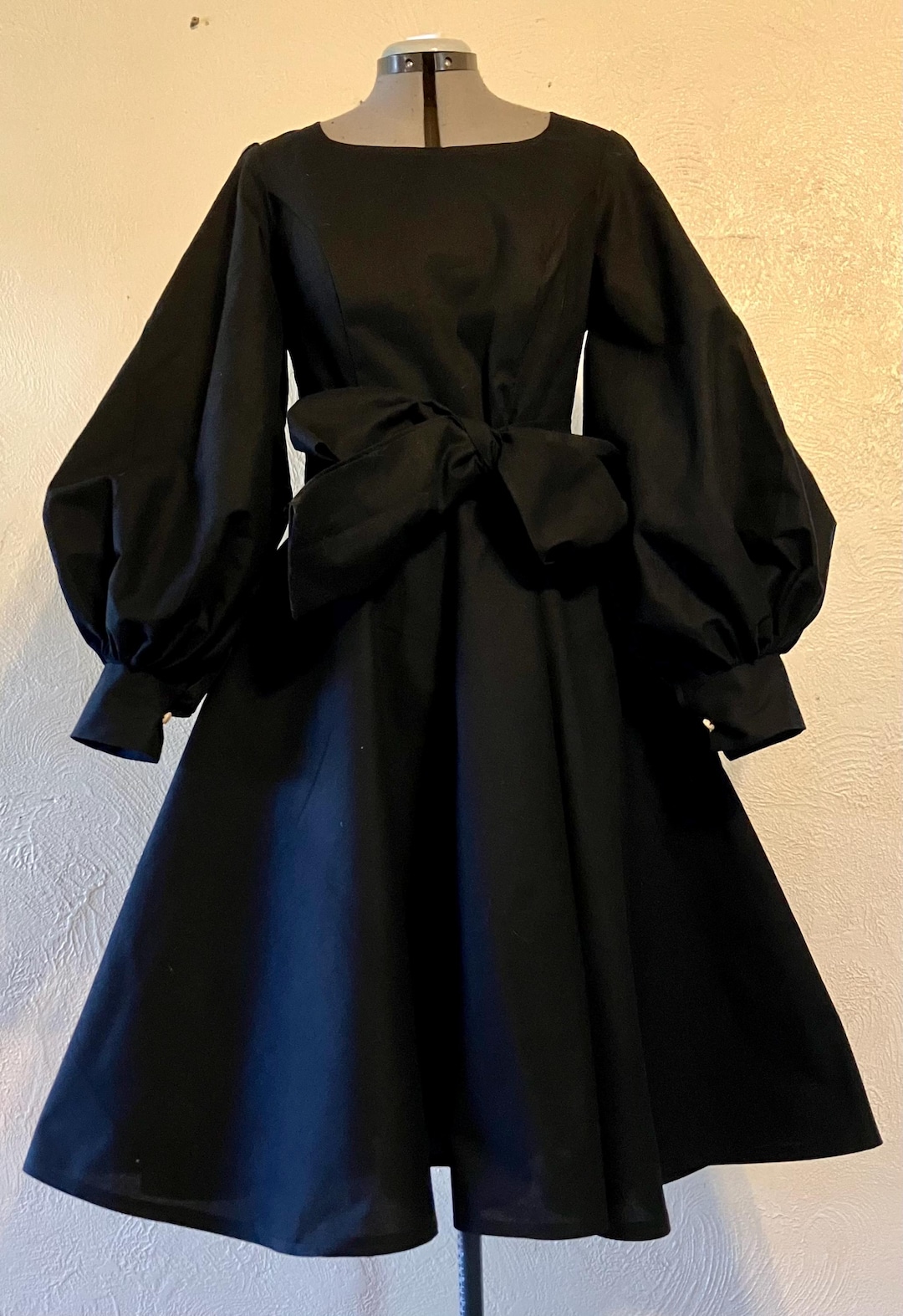 Classic Style Laquinta Dress Midi Length Woth Pockets and Sash Heavy ...