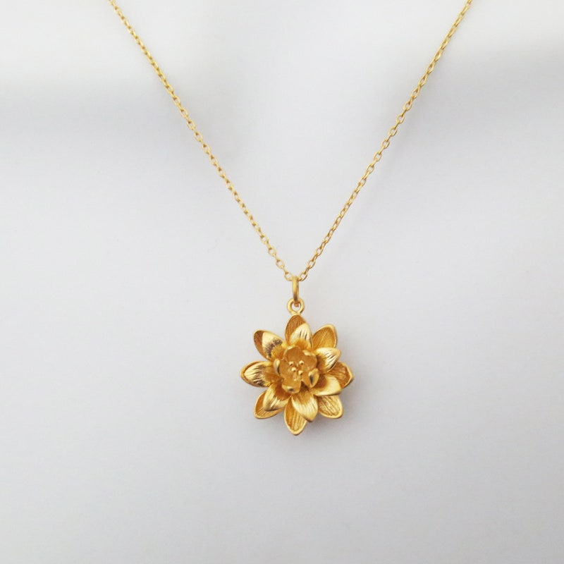 Gold Flower Necklace - Etsy