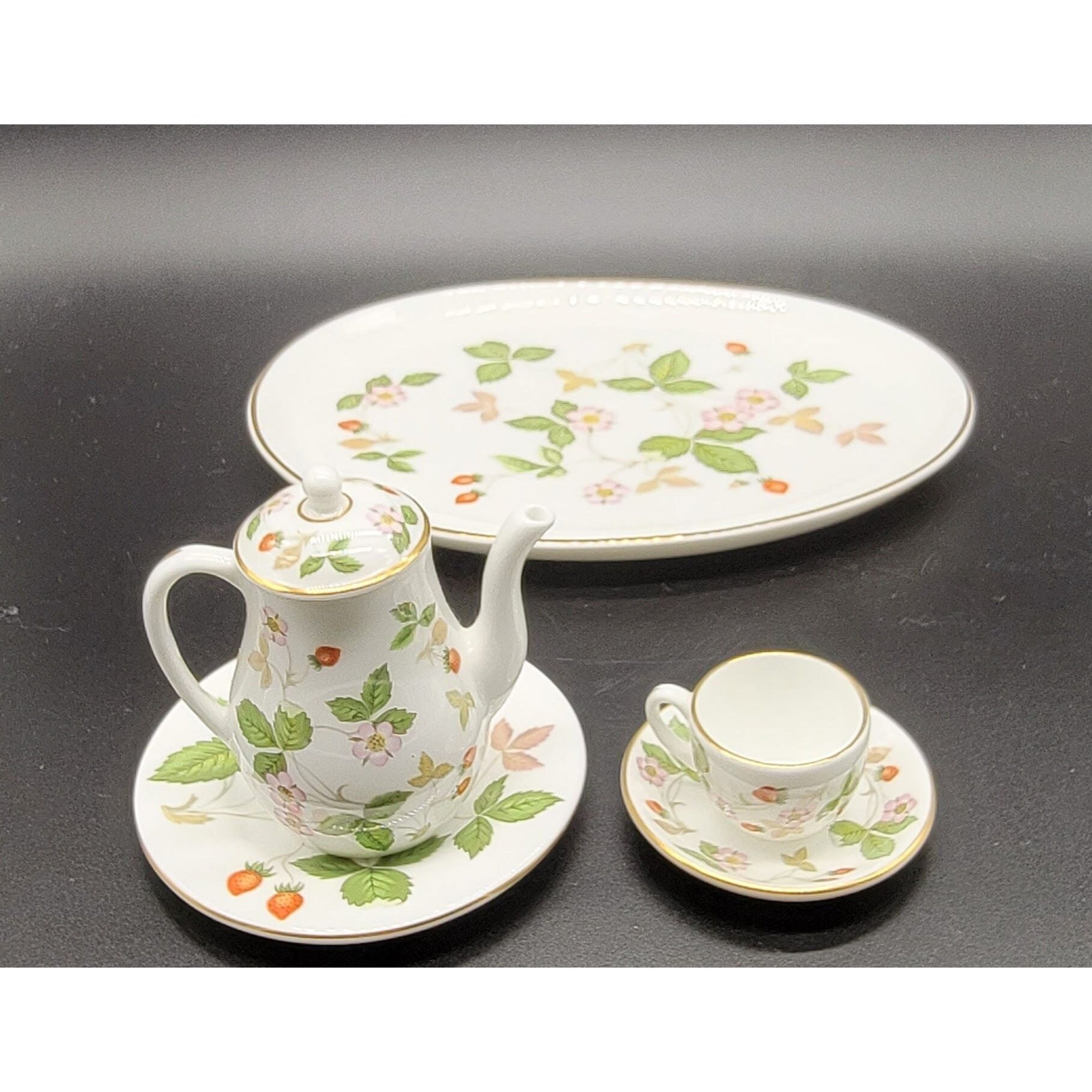 Vintage Wedgwood Wild Strawberry Miniature Tea Set 5 Pc Made in England ...