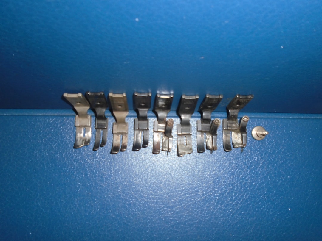 Lot Antique Singer Sewing Machine Presser Foot, Model 111 W 151 & 211 W ...