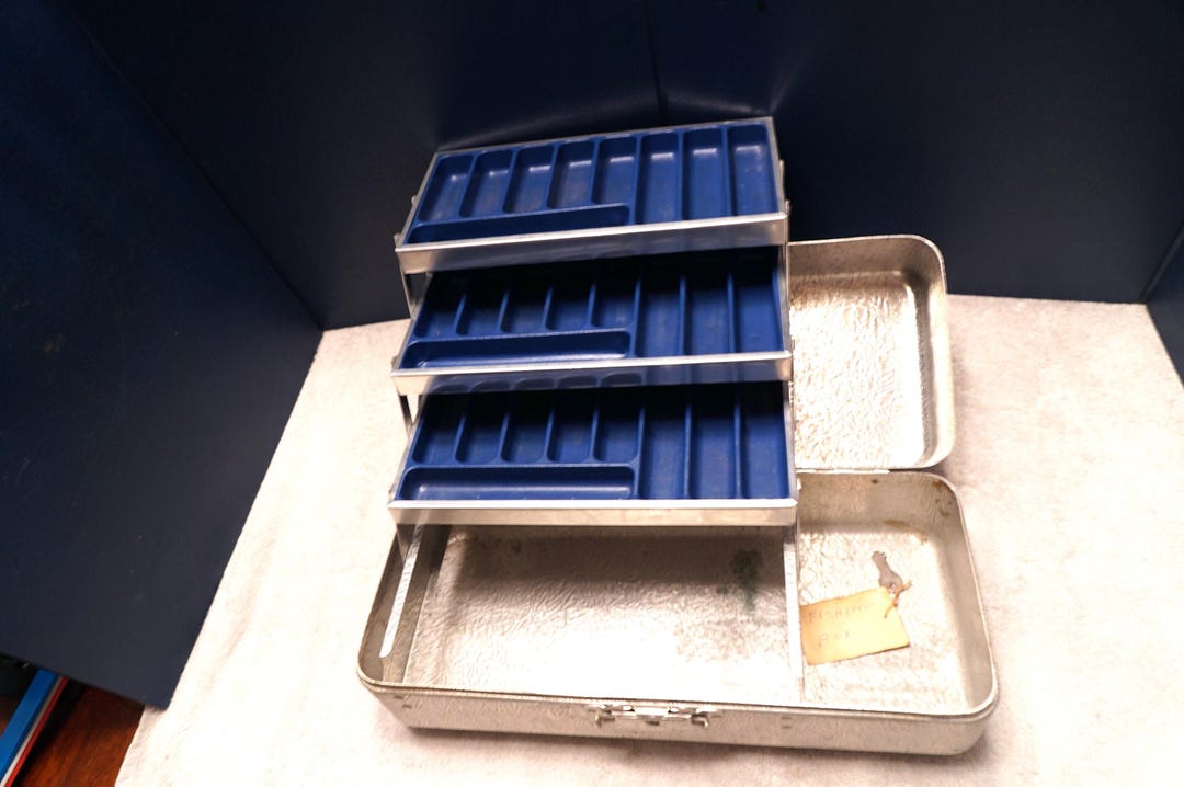 Vintage Metal Tackle Box With Key, Walton Grip Loc Tackle Box, Tool Box ...