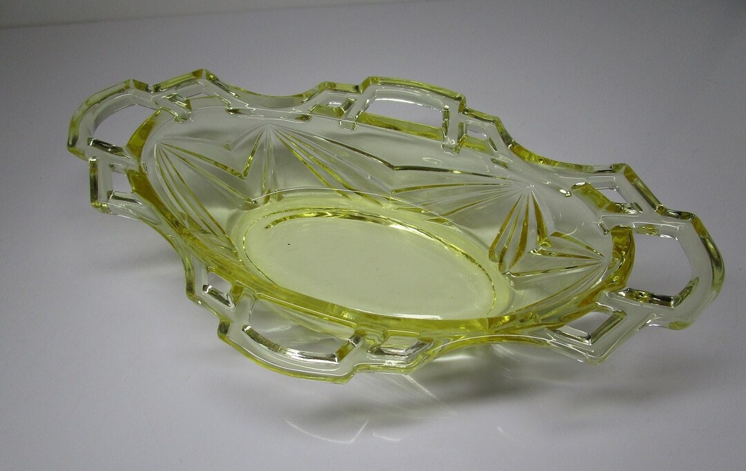 Pyramid 9.5 Relish, 1926-32, Yellow, Indiana Glass/dunkirk - Etsy