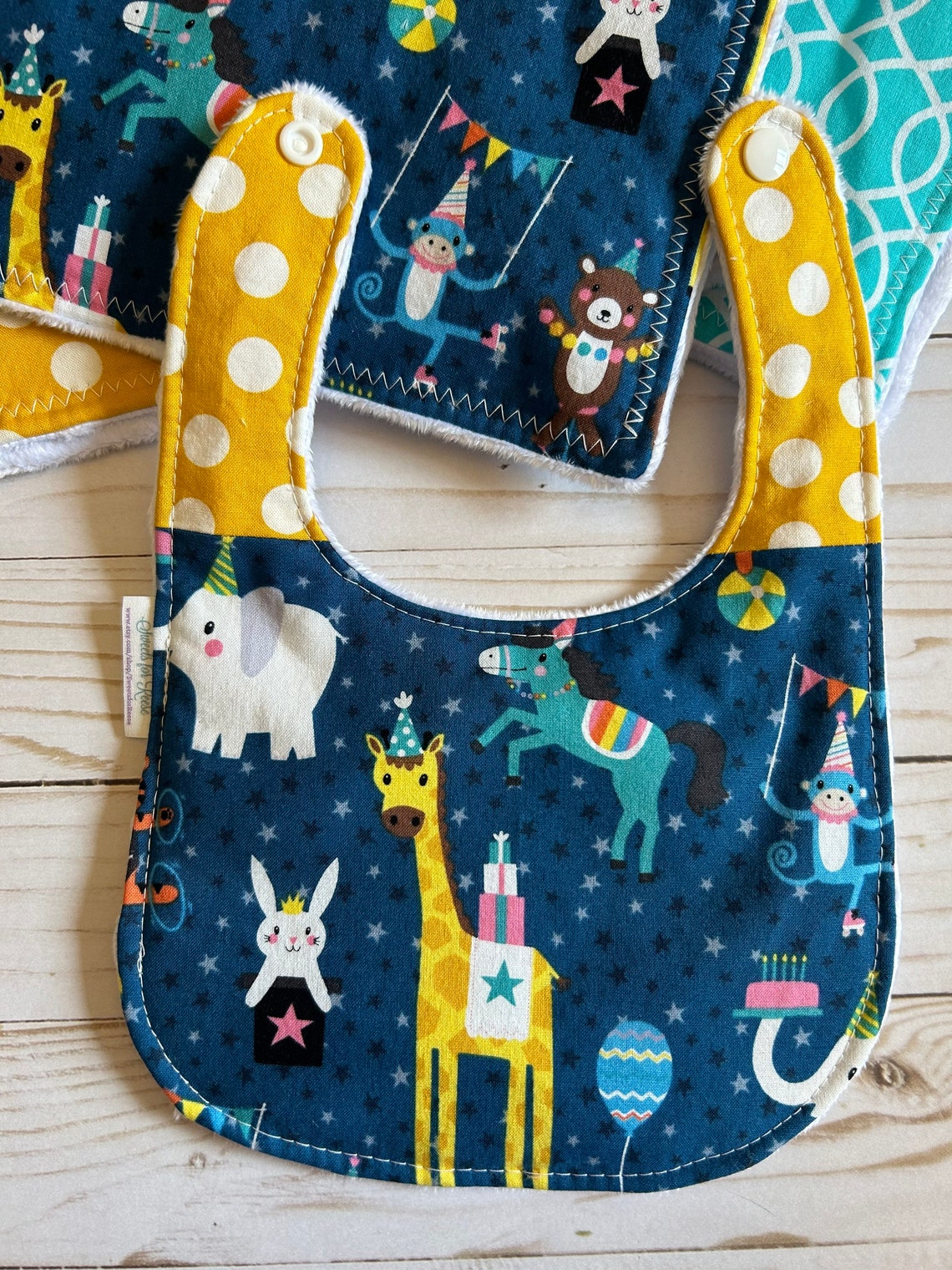 Circus Party Bib and Burp Cloth Set - Etsy