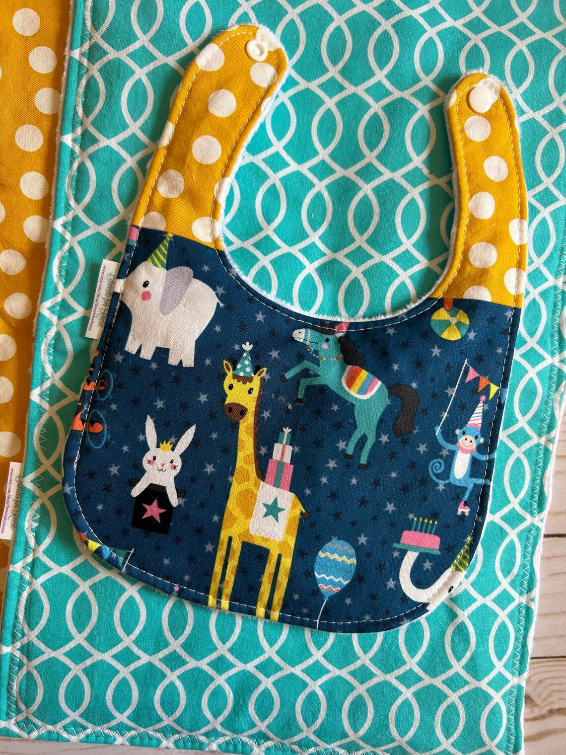 Circus Party Bib and Burp Cloth Set - Etsy