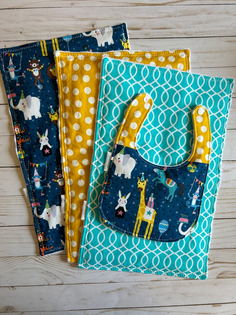 Circus Party Bib and Burp Cloth Set - Etsy