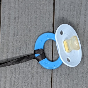 Princess Peach Pacifier Clip / Super Mario Brothers Binky Holder - Etsy