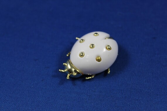 White Ladybug Brooch, Gold Tone Metal, Vintage Jewelr… - Gem