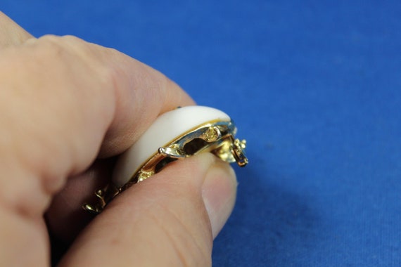 White Ladybug Brooch, Gold Tone Metal, Vintage Jewelr… - Gem