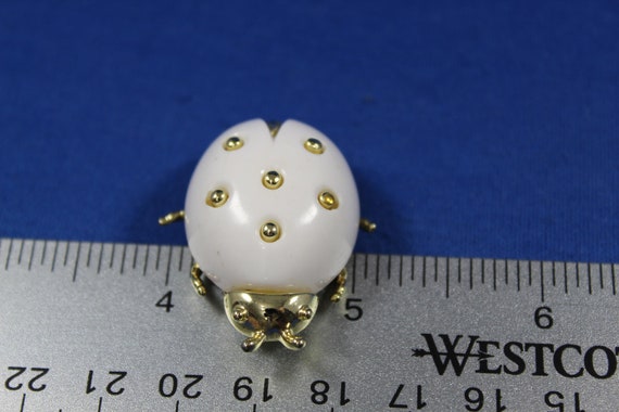 White Ladybug Brooch, Gold Tone Metal, Vintage Jewelr… - Gem