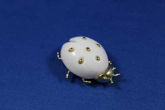 White Ladybug Brooch, Gold Tone Metal, Vintage Jewelr… - Gem