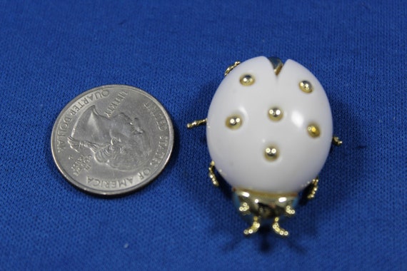 White Ladybug Brooch, Gold Tone Metal, Vintage Jewelr… - Gem