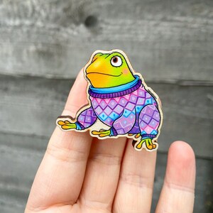 Cosy Frog in a Sweater Cottagecore Wildlife Reptiles Wooden Pin Gift ...