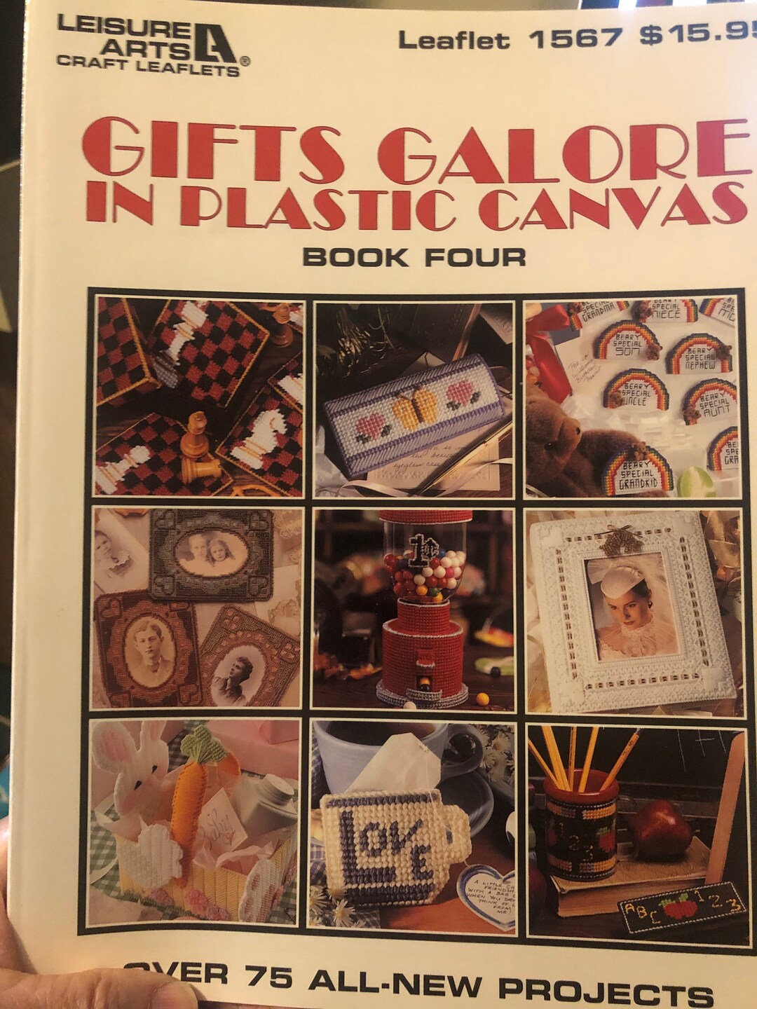 Plastic Canvas...gifts Galore in Plastic Canvas...75 Projects...leisure ...