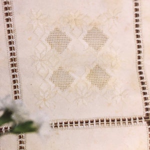 Pillow Talk Susan Bates Embroidery Collection …book 17556....drawn ...